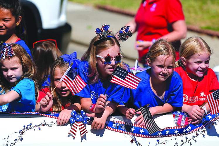 Americans shrug off sweltering heat to celebrate Fourth of July | News ...